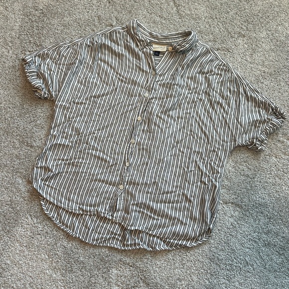 Universal Thread | Tops | Universal Thread Button Down Short Sleeve | Poshmark